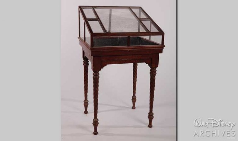 13 Bewitching Props from Hocus Pocus - D23