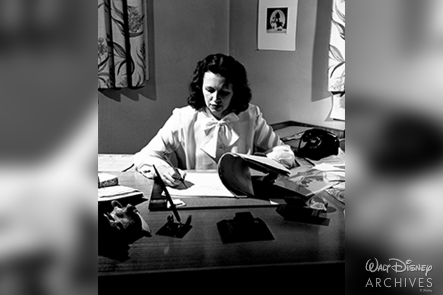 900w-600h_02_26-115 - D23