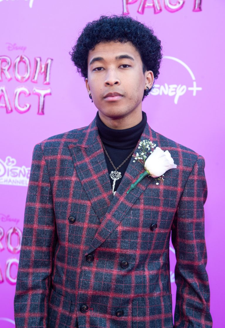 Totally Tubular Photos from the ’80s-Themed Prom Pact Premiere - D23